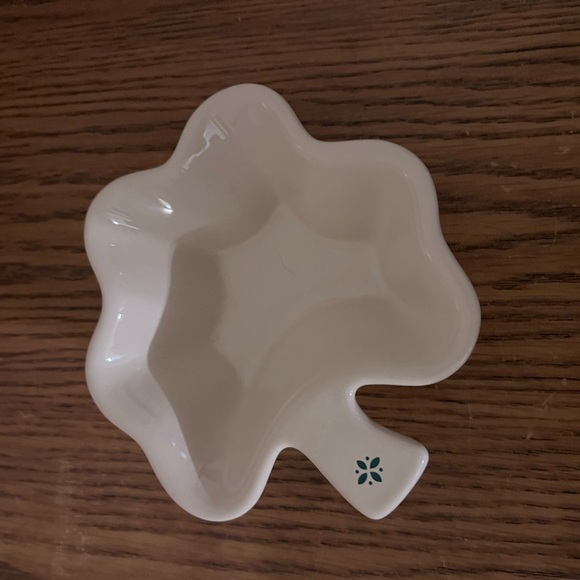 Longaberger | Accents | Longaberger Pottery Shamrock Dish With Green ...
